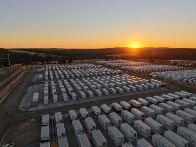 Six wind farms, two solar hybrids and seven-hour batteries win key CIS ...