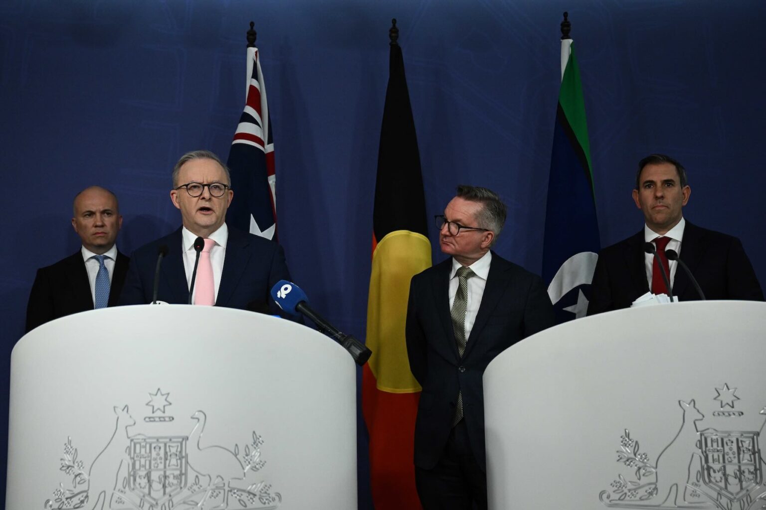 Albanese sets emissions target of 62 to 70 pct, CEFC gets extra $2 ...